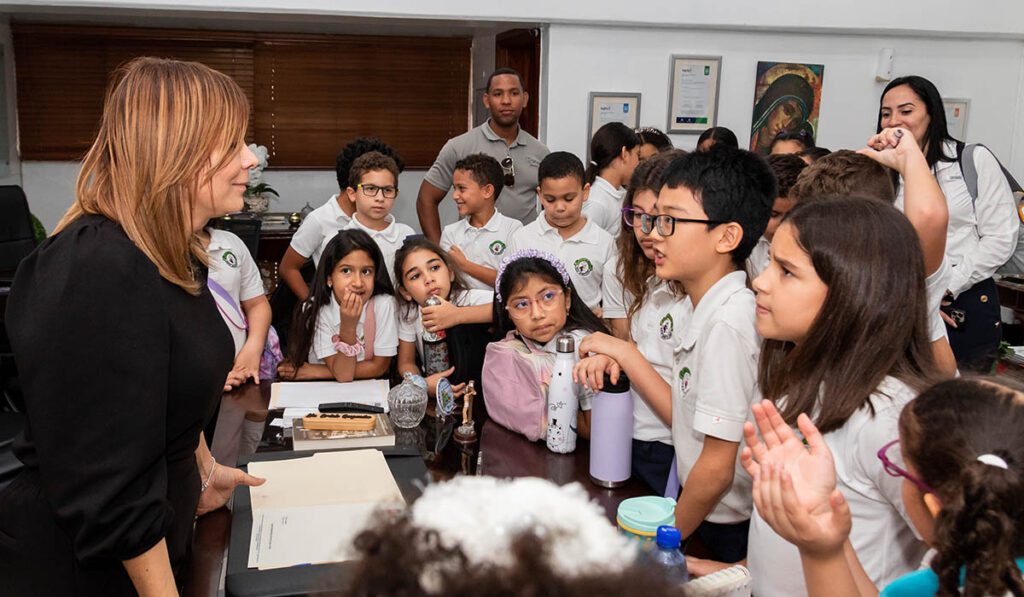 Colegio Bilingüe New Horizons visita las instalaciones del INPOSDOM ...